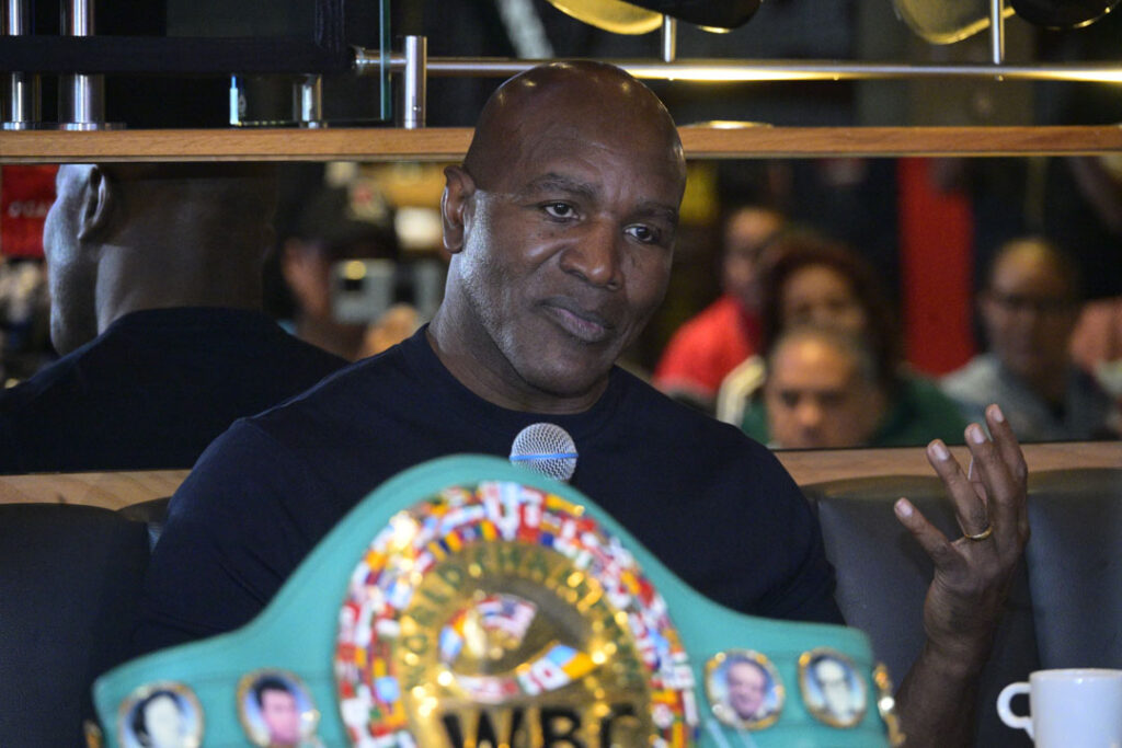 Holyfield visitó la Ciudad de México. – KAISER SPORTS MX
